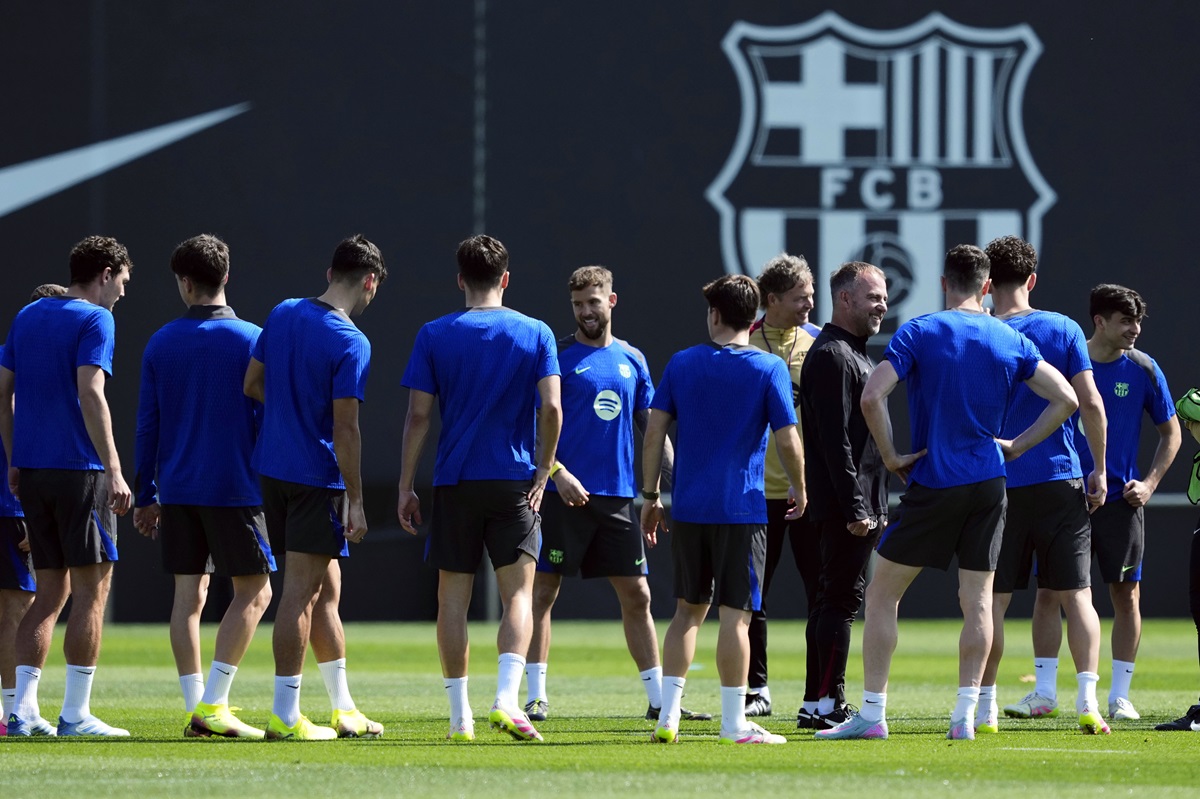 NEWS : Lamine Yamal inherits Barcelona’s iconic number 10 shirt ...